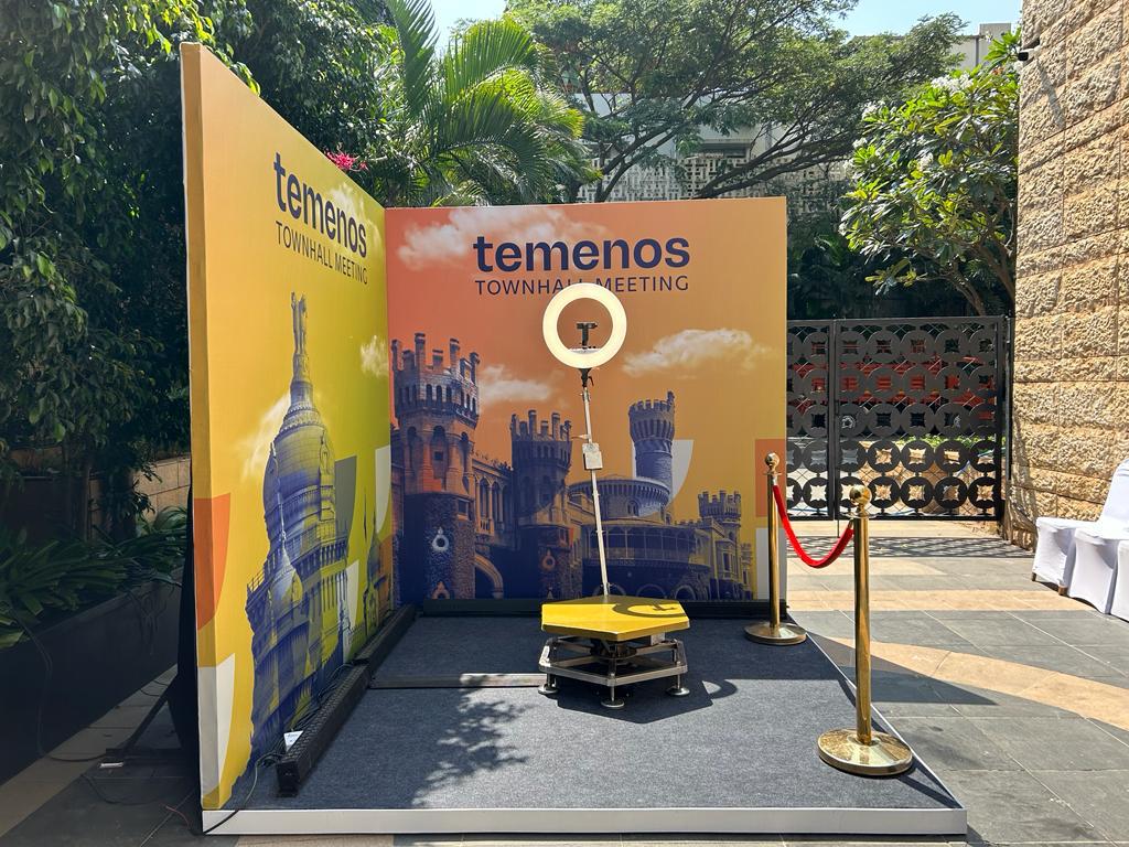 Fandoms Booth - Photo Booths and Photo Cabins